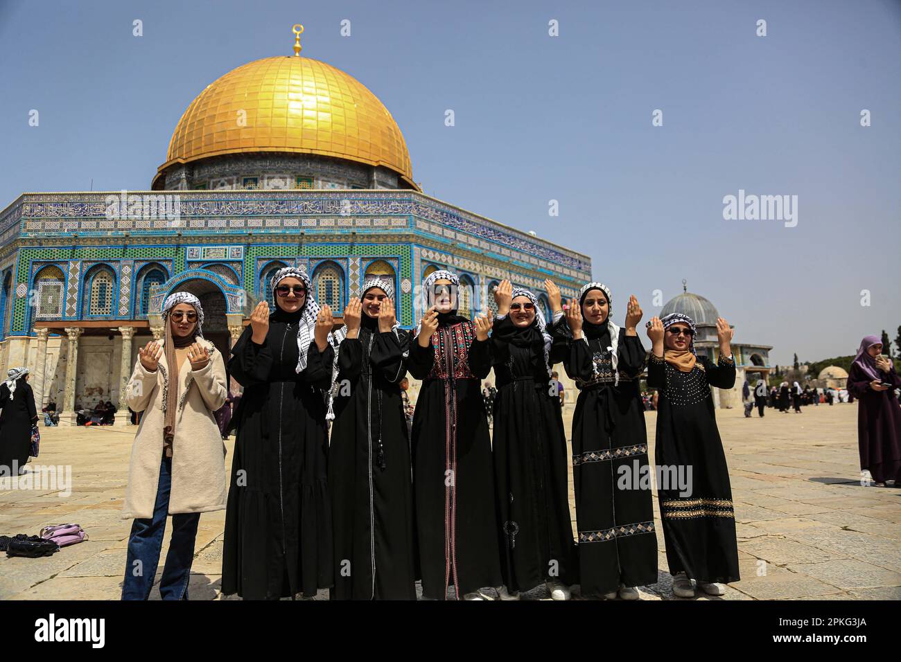 Jerusalem, Israel. 07th Apr, 2023. Muslim women prepare to take ...