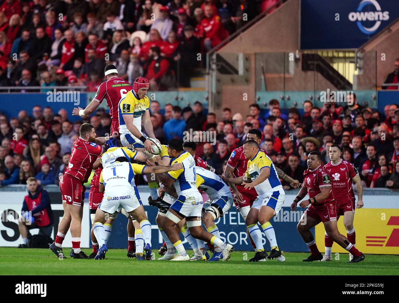 ASM Clermont's Killian Tixeront wins a line-out during the European ...