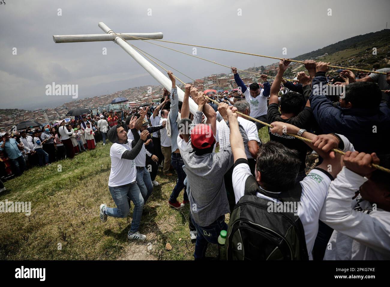 Faithful raise a cross near the Árbol de la Vida or Tree of Life during ...