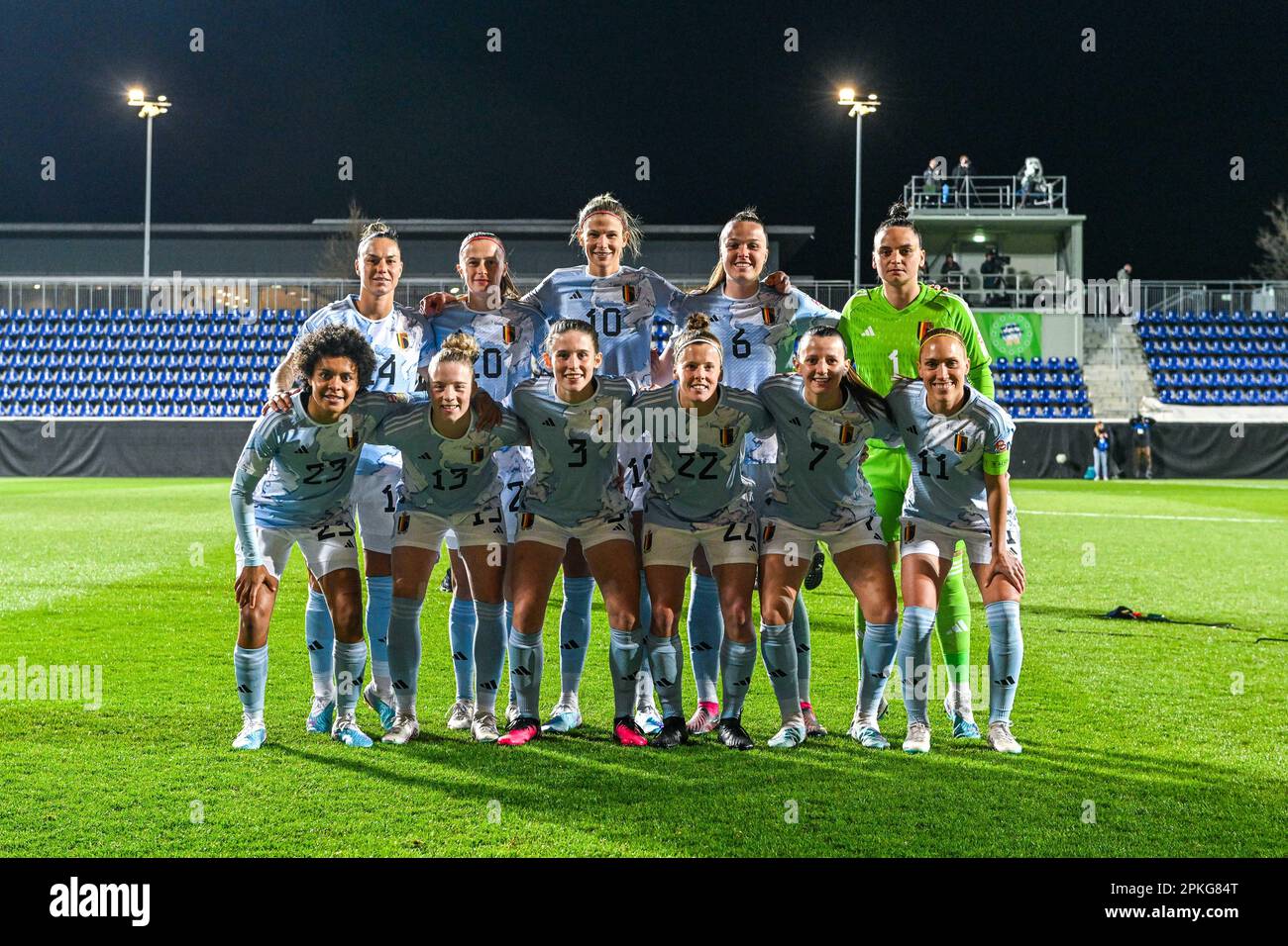 team picture Red Flames ( Jassina Blom , Julie Biesmans , Justine ...