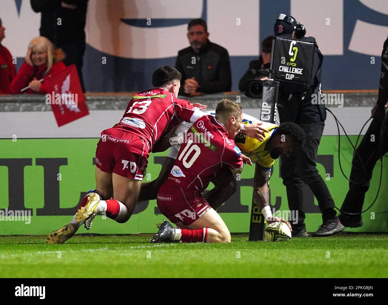 ASM Clermont's Alivereti Raka scores their side's second try of the ...