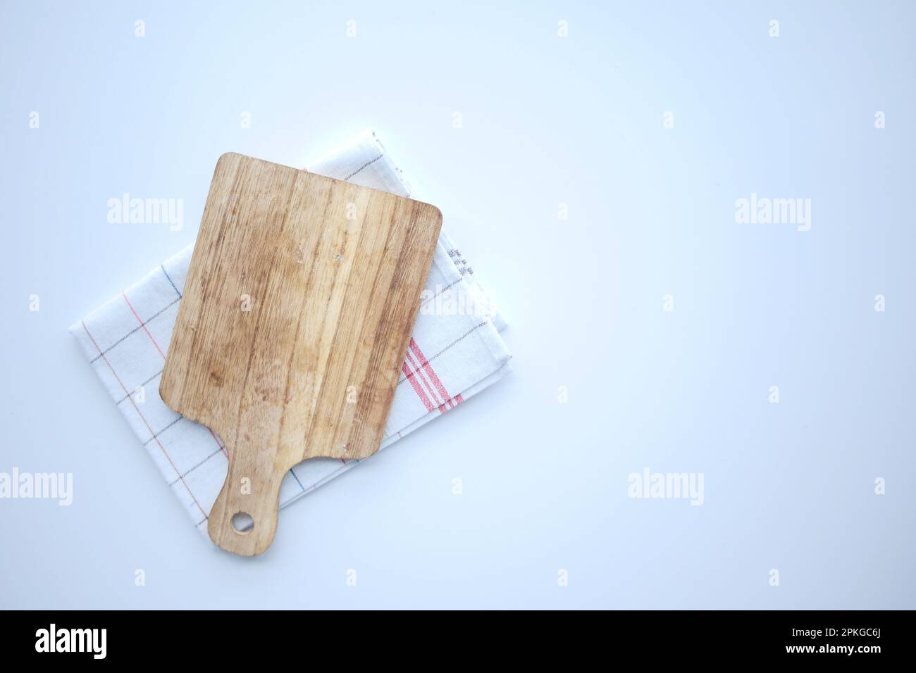wooden chopping board on white background Stock Photo - Alamy
