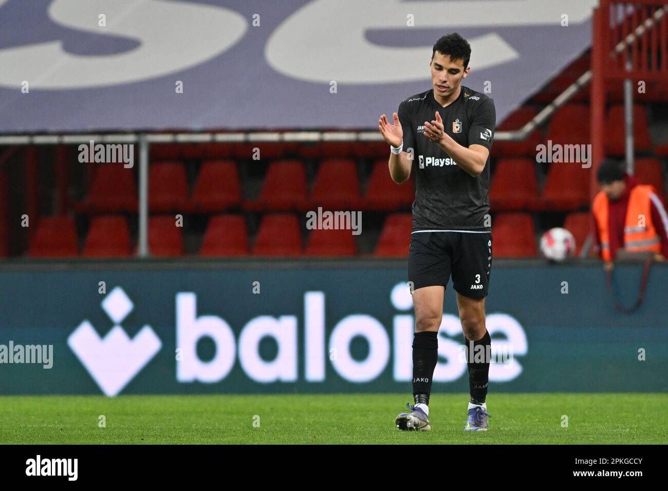 Leon Teo Quintero (3) of KMSK Deinze pictured during a soccer game ...