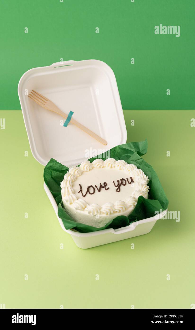 Small bento cake In box on the minimalistic background Stock Photo - Alamy