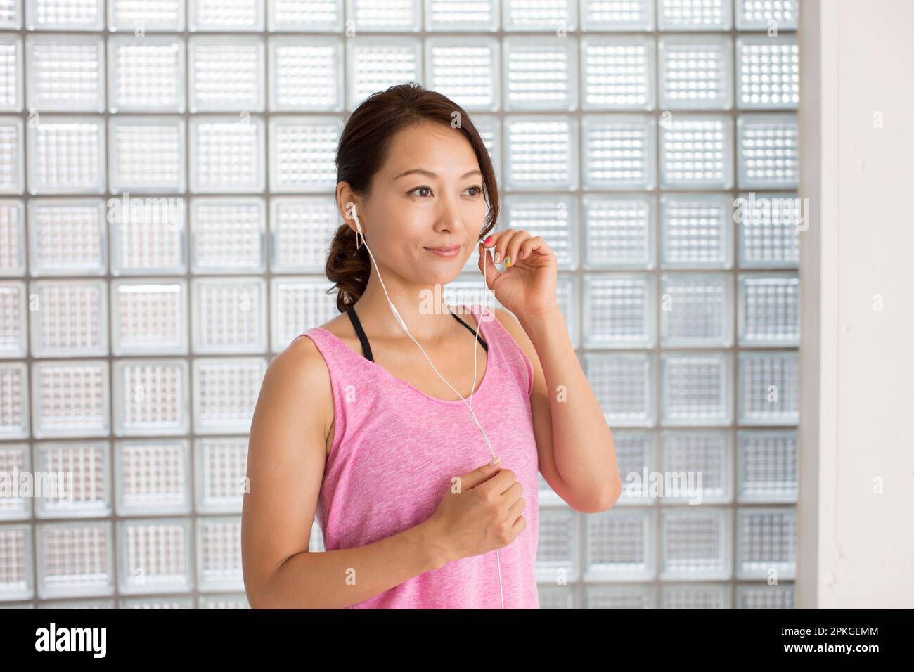 Lifestyle earphones hi-res stock photography and images - Alamy