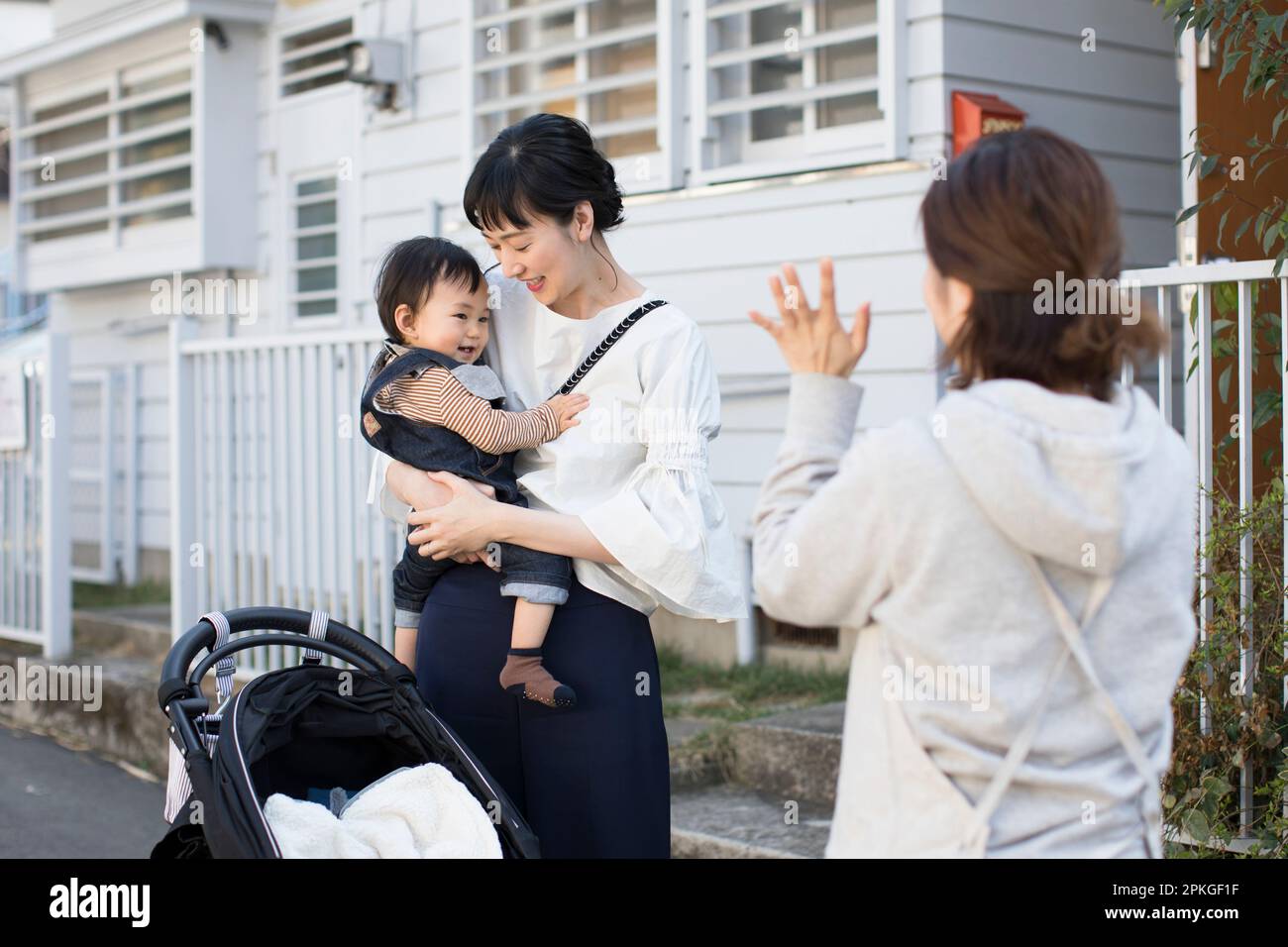 People waving hi-res stock photography and images - Alamy