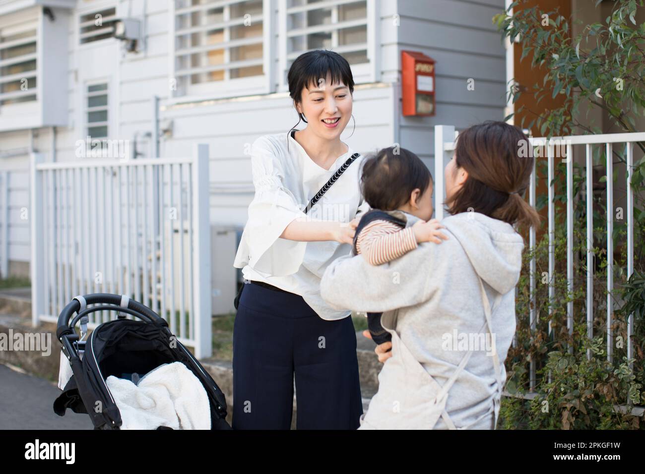 Asian woman pick up hi-res stock photography and images - Alamy