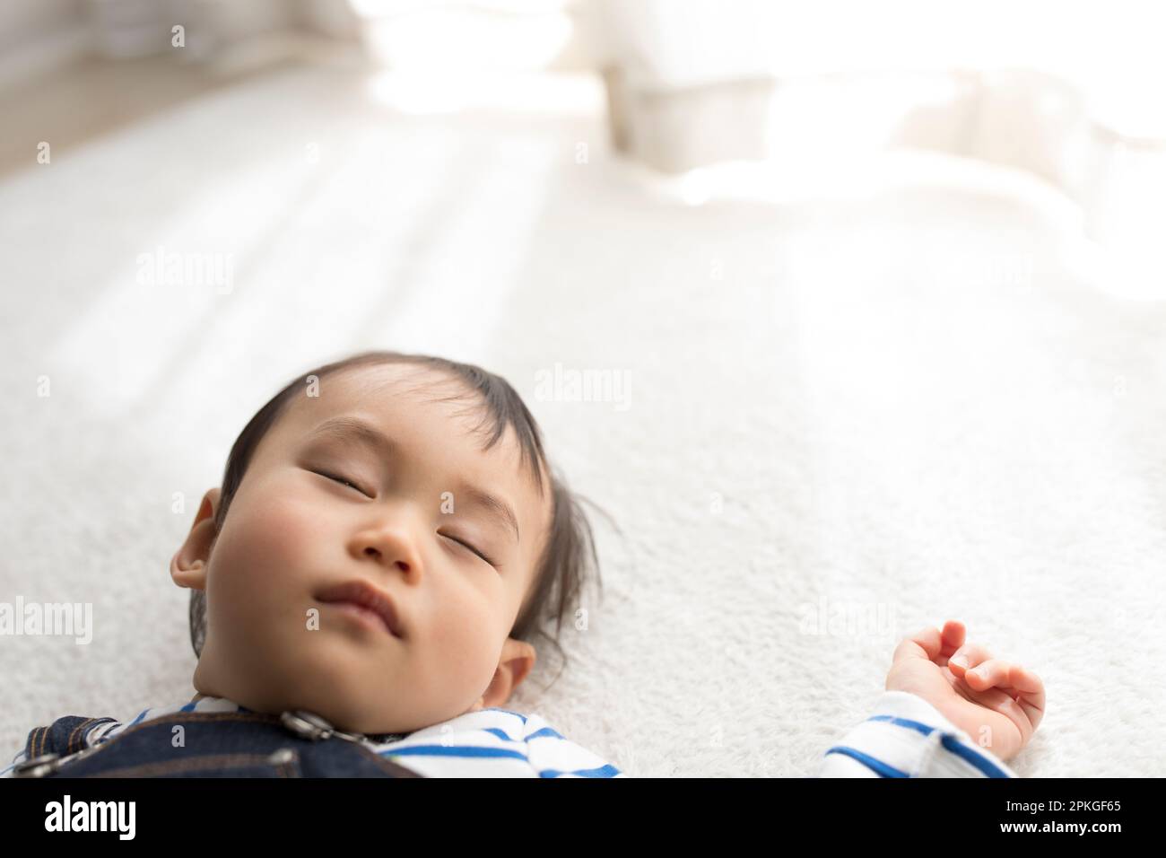 Japanese people sleeping hi-res stock photography and images - Alamy