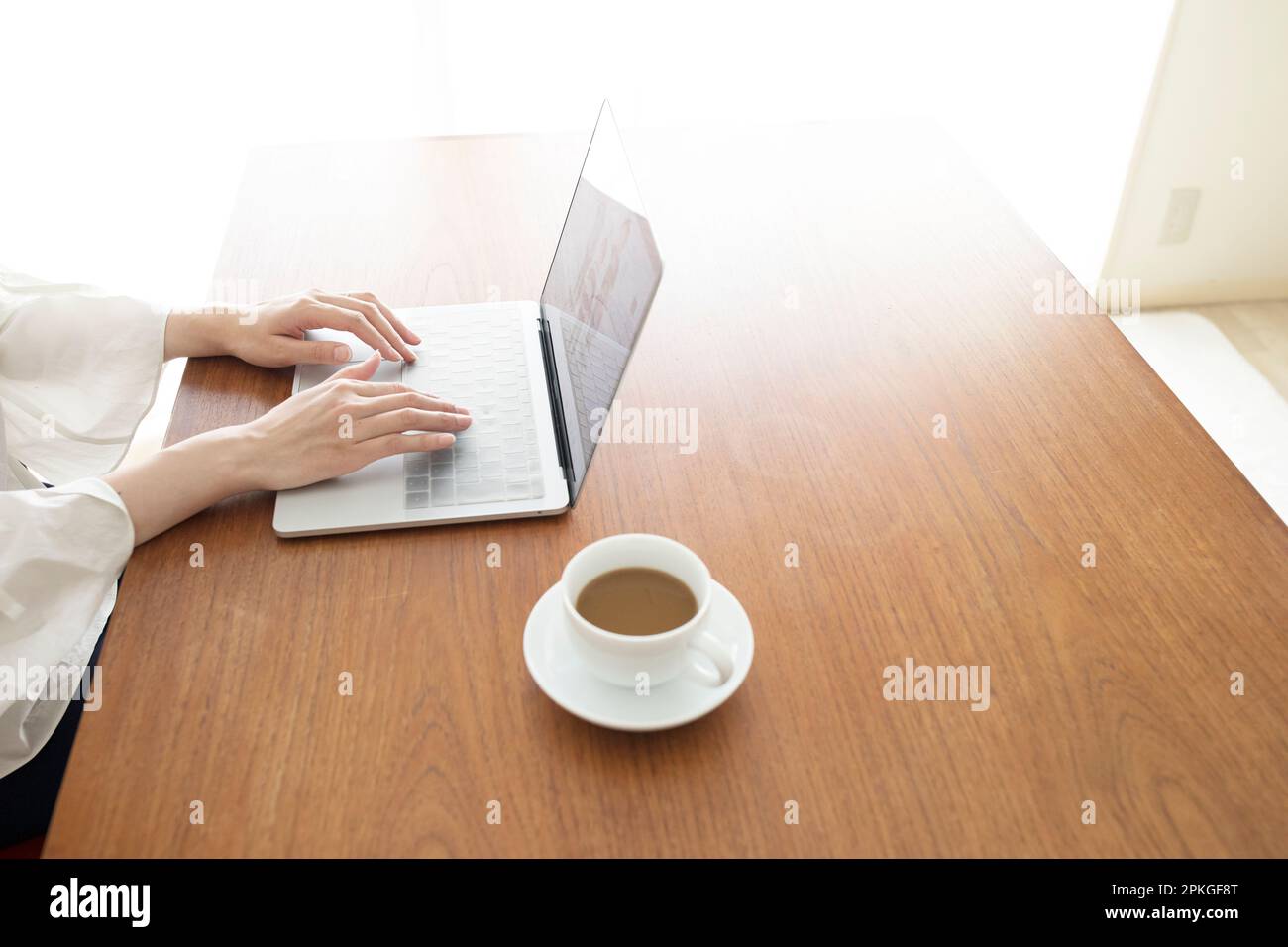 Hand using laptop hi-res stock photography and images - Alamy