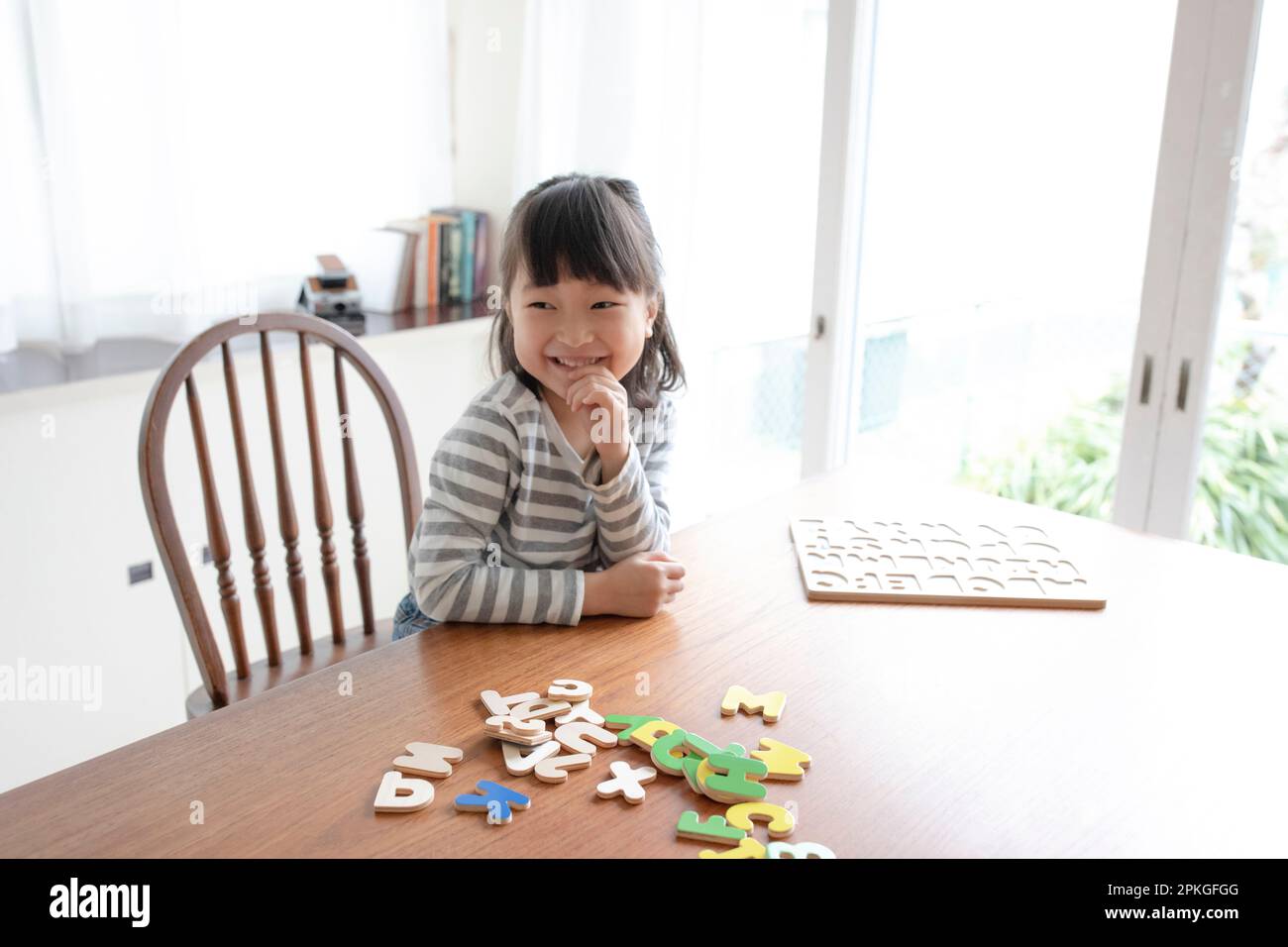 Girl doing english puzzle Stock Photo - Alamy