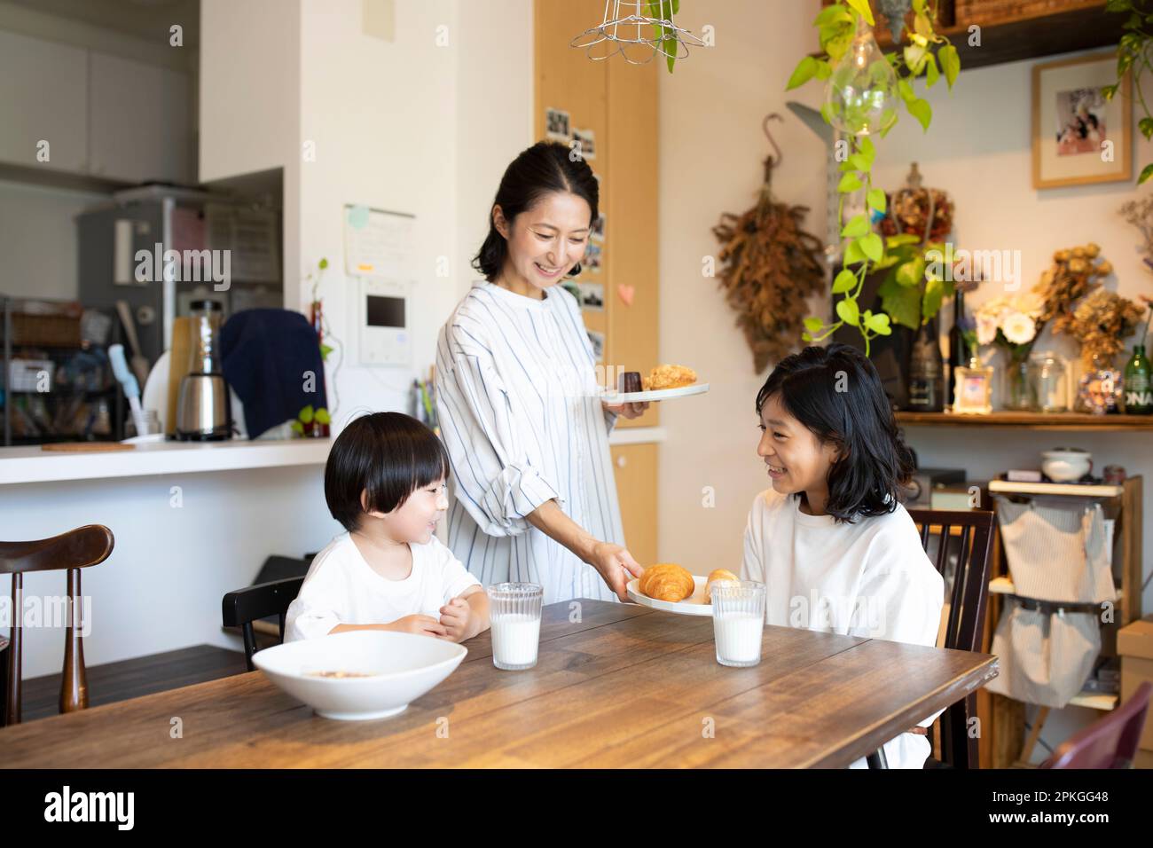 Distributing food school hi-res stock photography and images - Alamy