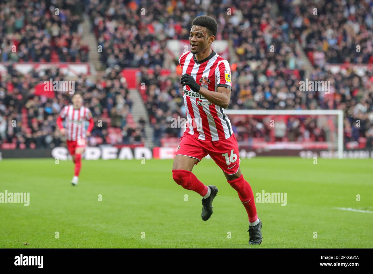 Amad Diallo #16 of Sunderland celebrates his goal to make it 2-1 during ...