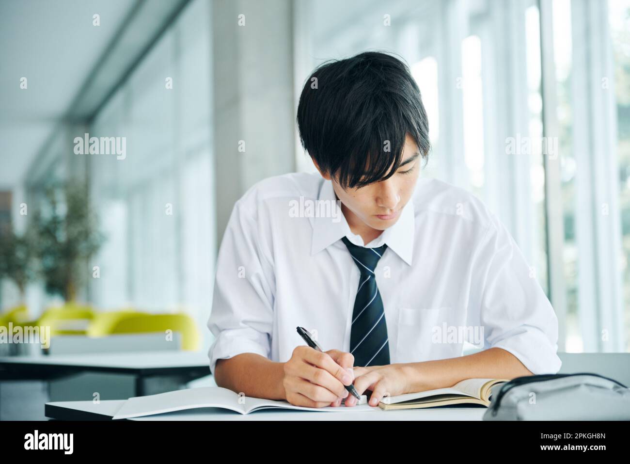 High school boy hi-res stock photography and images - Alamy