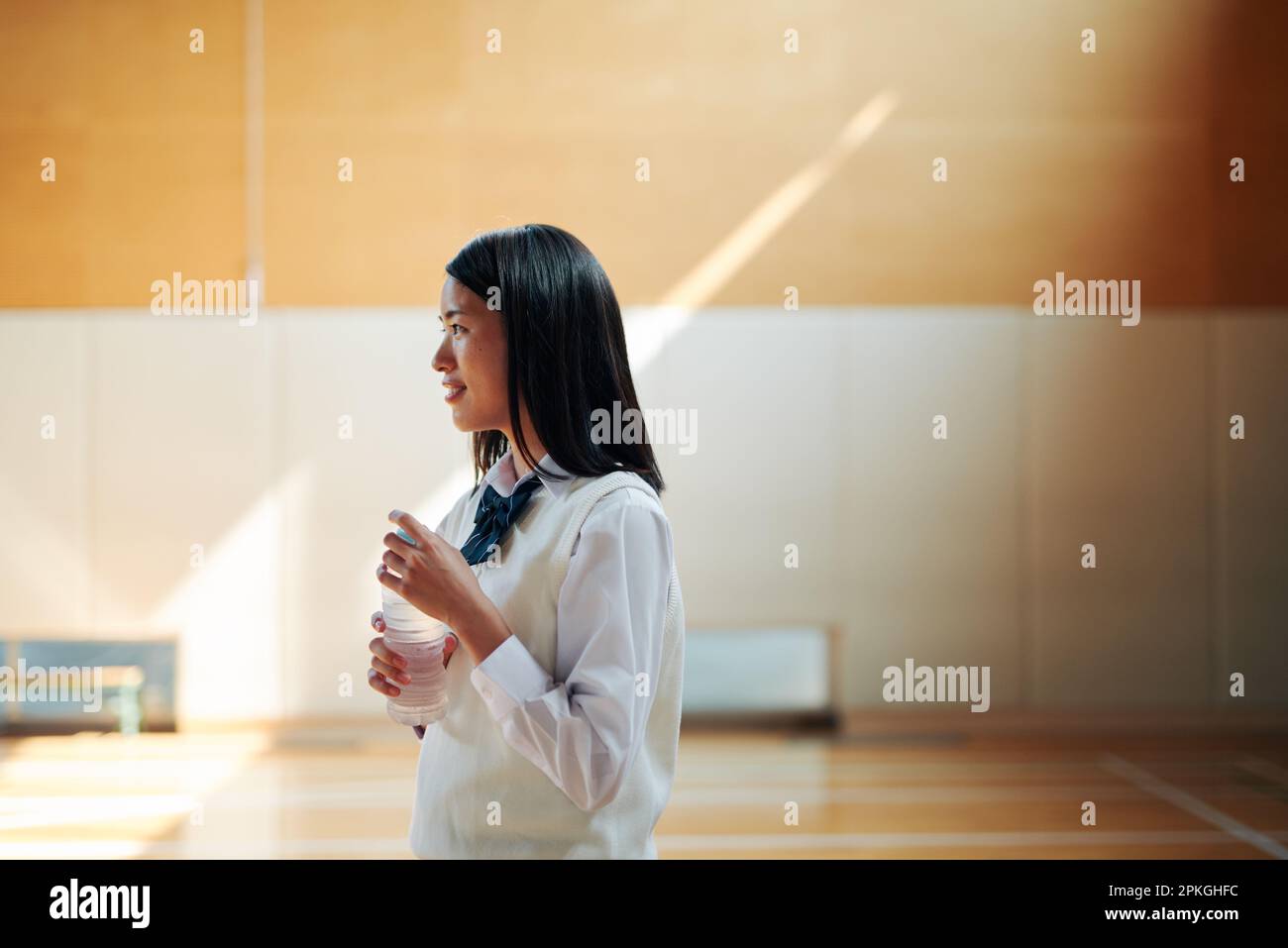High school girls drinking water in the gym Stock Photo - Alamy