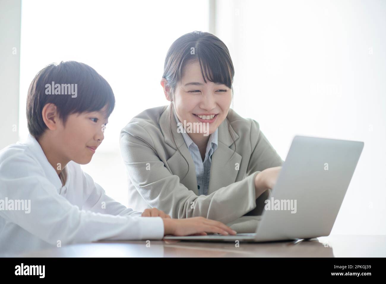 Computer programming teacher hi-res stock photography and images - Alamy