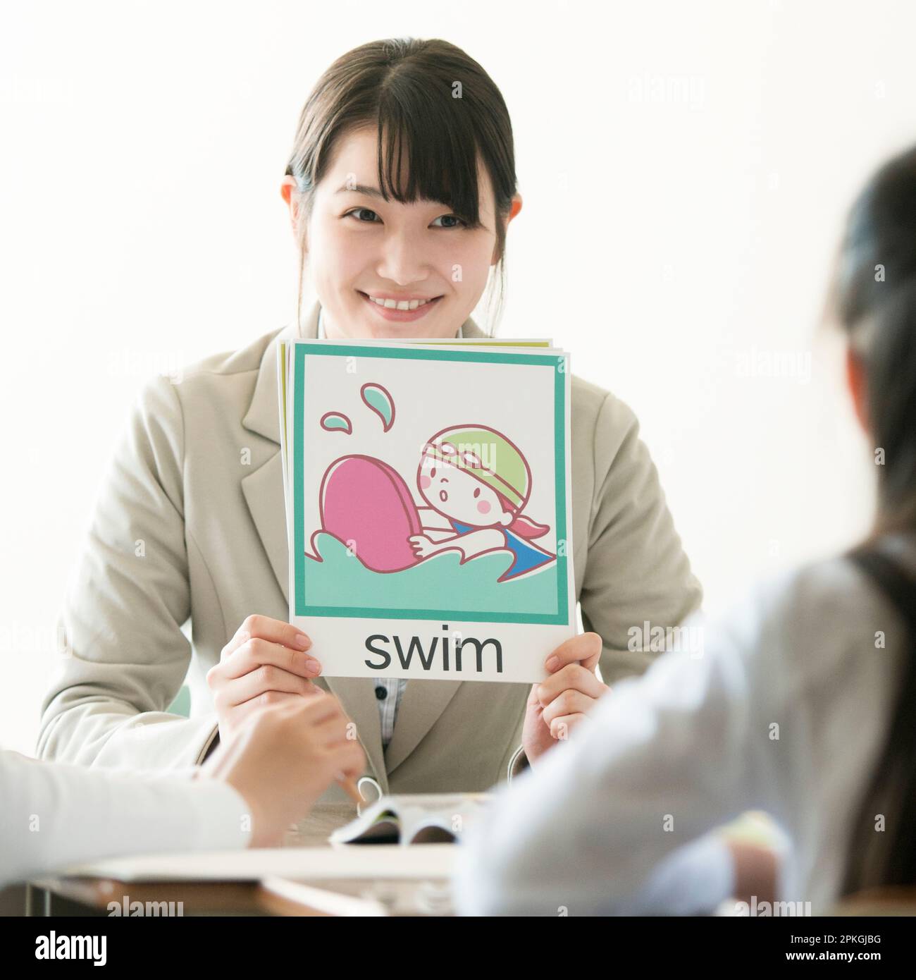 Teacher teaching English to elementary school students Stock Photo - Alamy