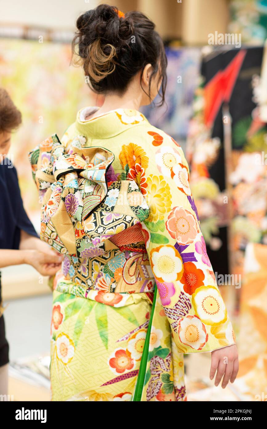 Woman kimono rear view hi-res stock photography and images - Alamy