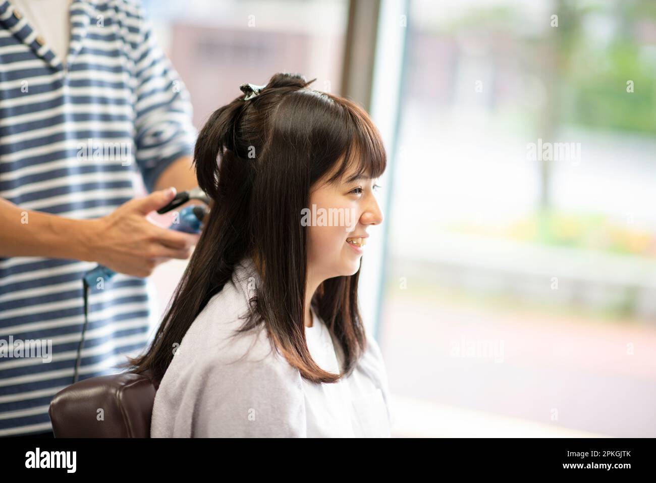 Woman having her hair set by a hairdresser Stock Photo - Alamy