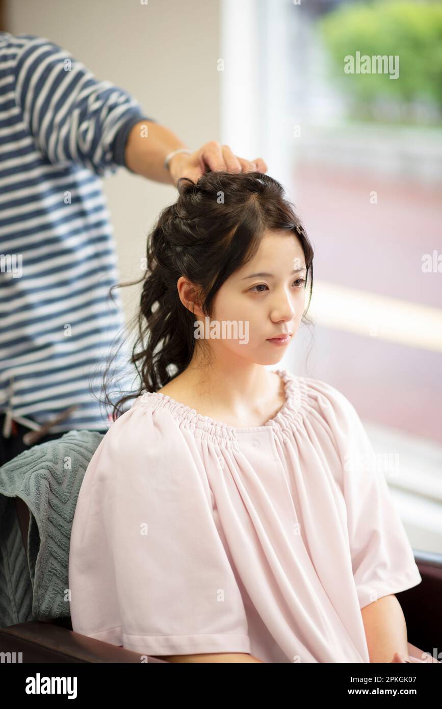 Woman having her hair set by a beautician Stock Photo - Alamy