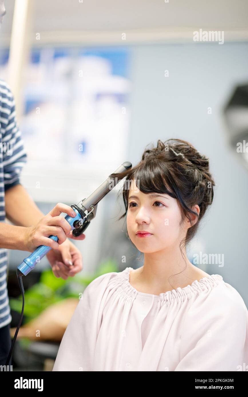 Woman getting haircut hi-res stock photography and images - Alamy