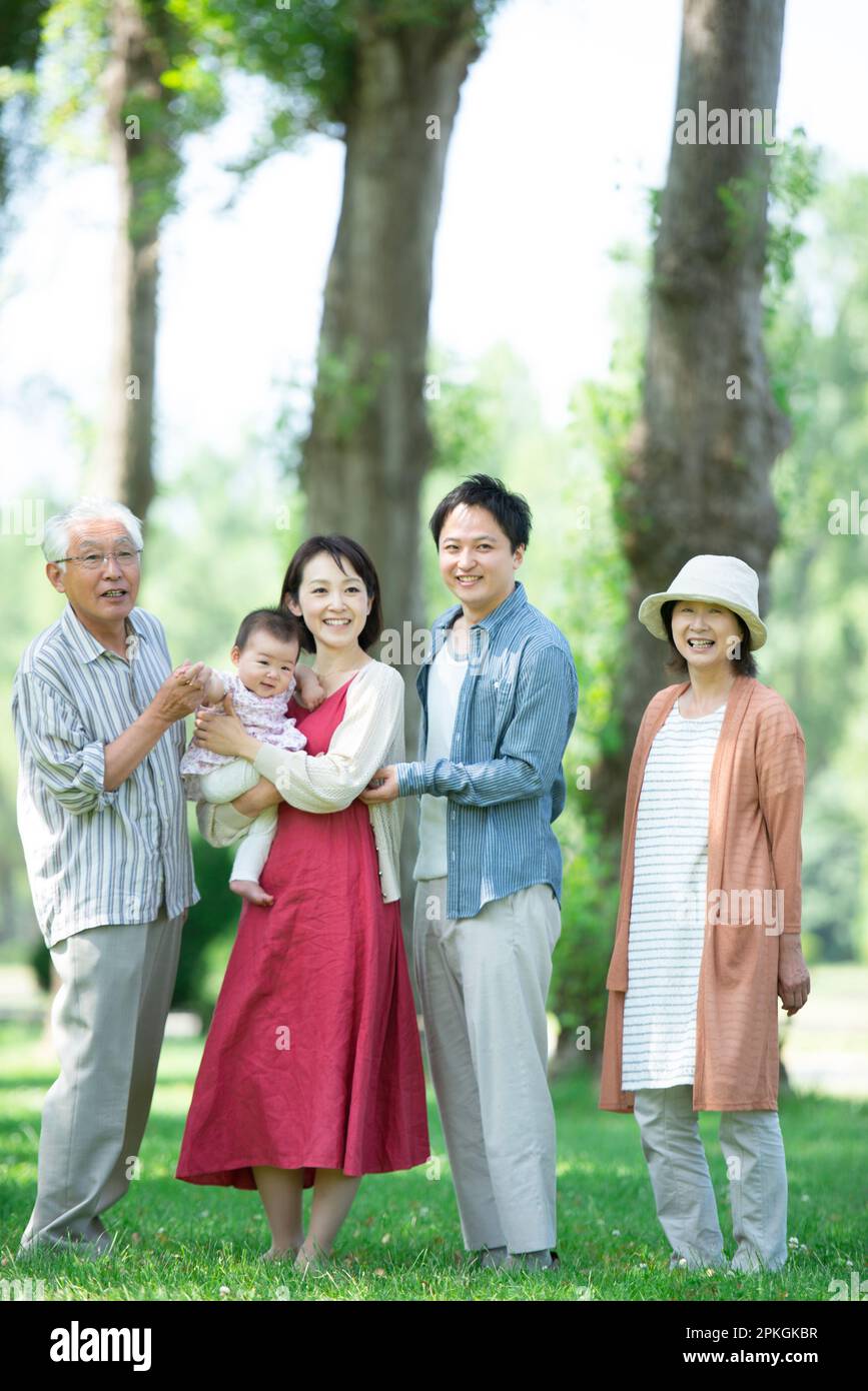 Seniors connecting with family hi-res stock photography and images - Alamy