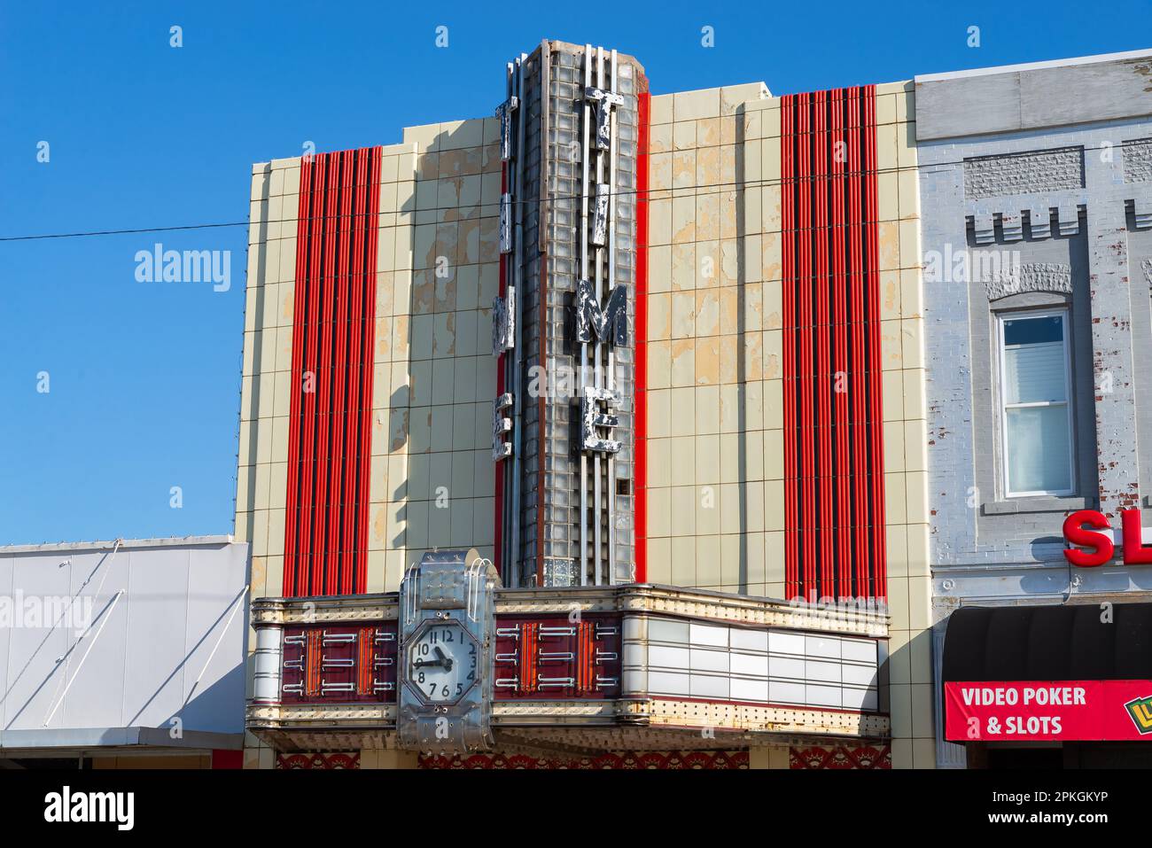 Vintage movie theater sign illinois hi-res stock photography and images ...