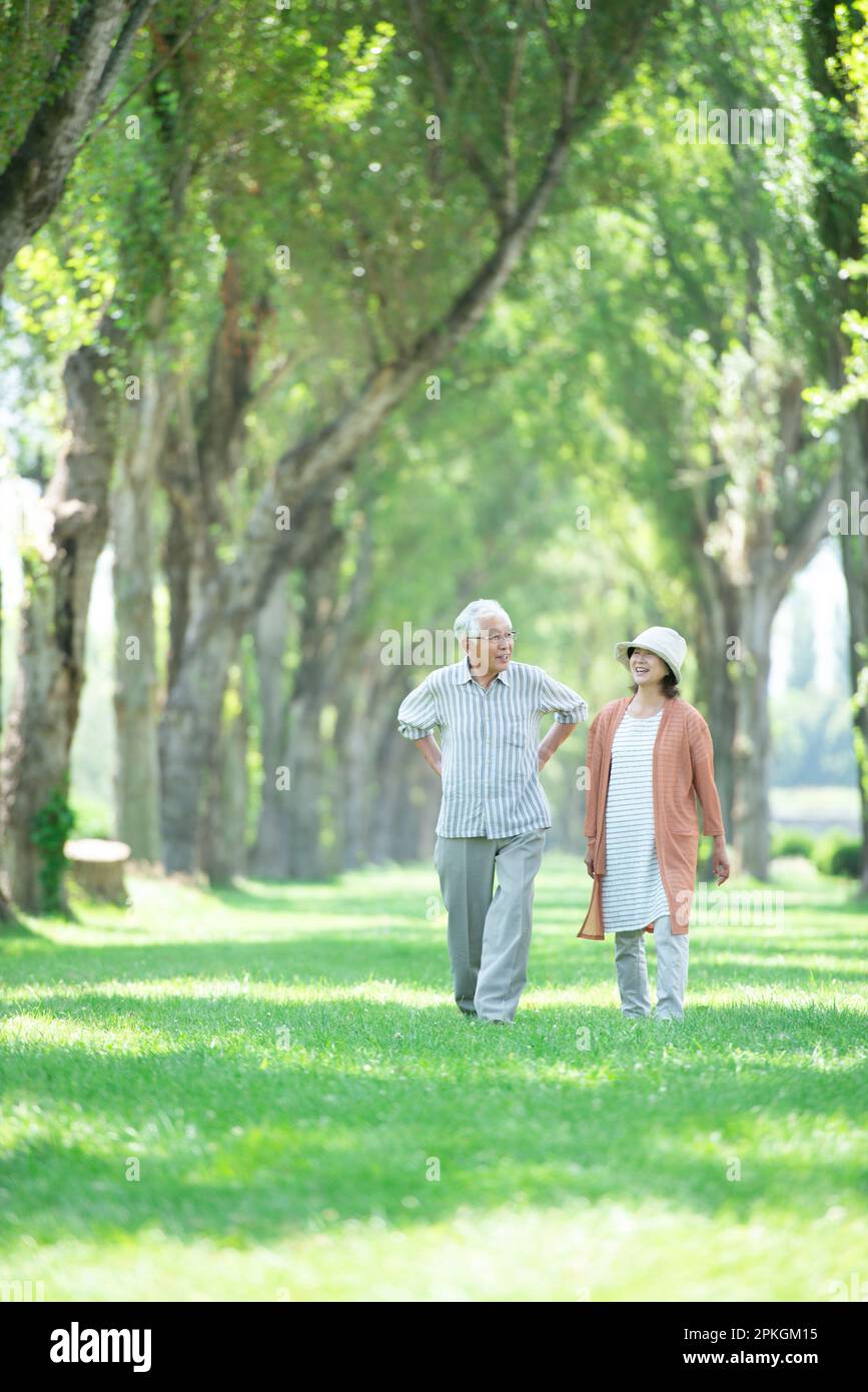 Couple walk along main hi-res stock photography and images - Alamy