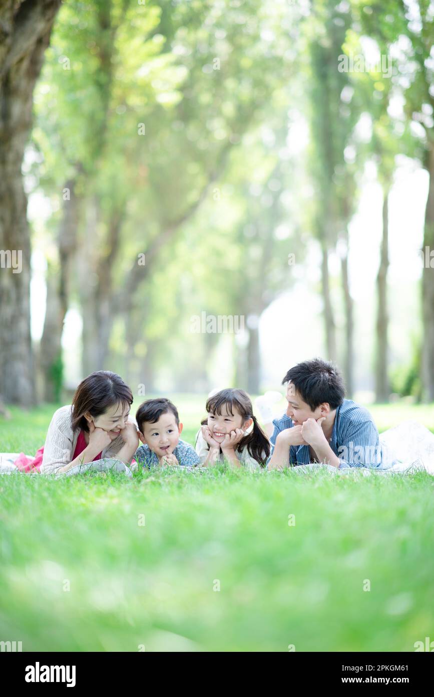 Smile balance sheet people hi-res stock photography and images - Alamy