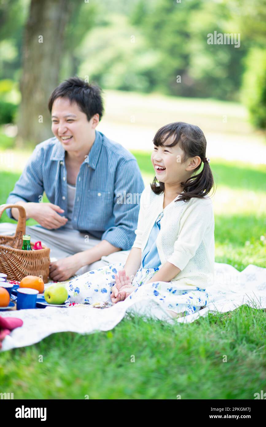 Parent and child having a picnic Stock Photo - Alamy