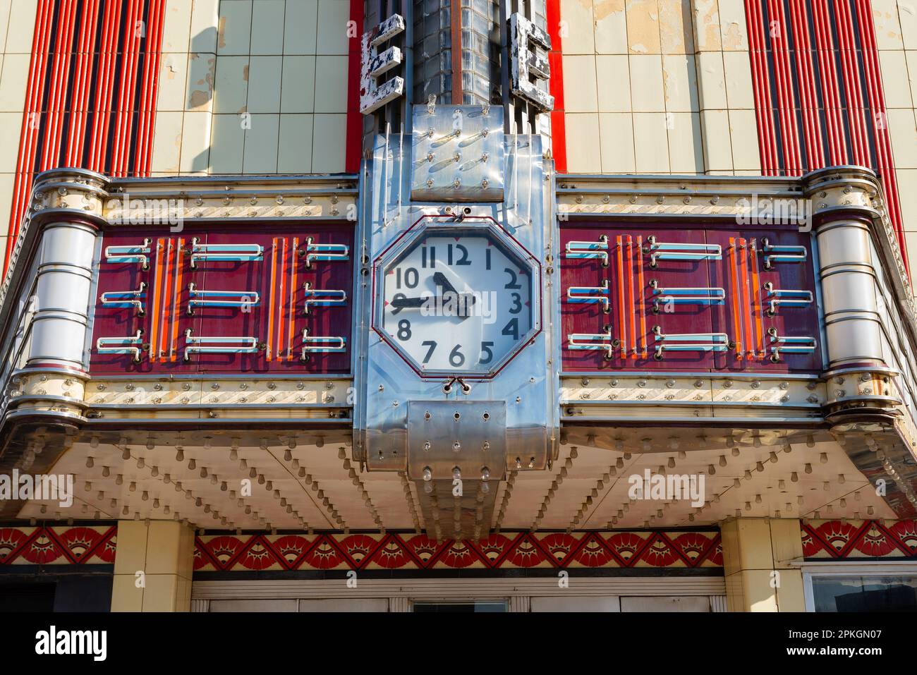 Vintage movie theater sign illinois hi-res stock photography and images ...