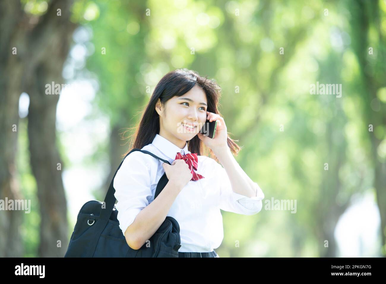Female student making a phone call with a smartphone Stock Photo - Alamy