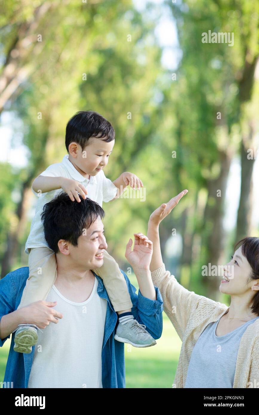 Family in matching summer hi-res stock photography and images - Alamy