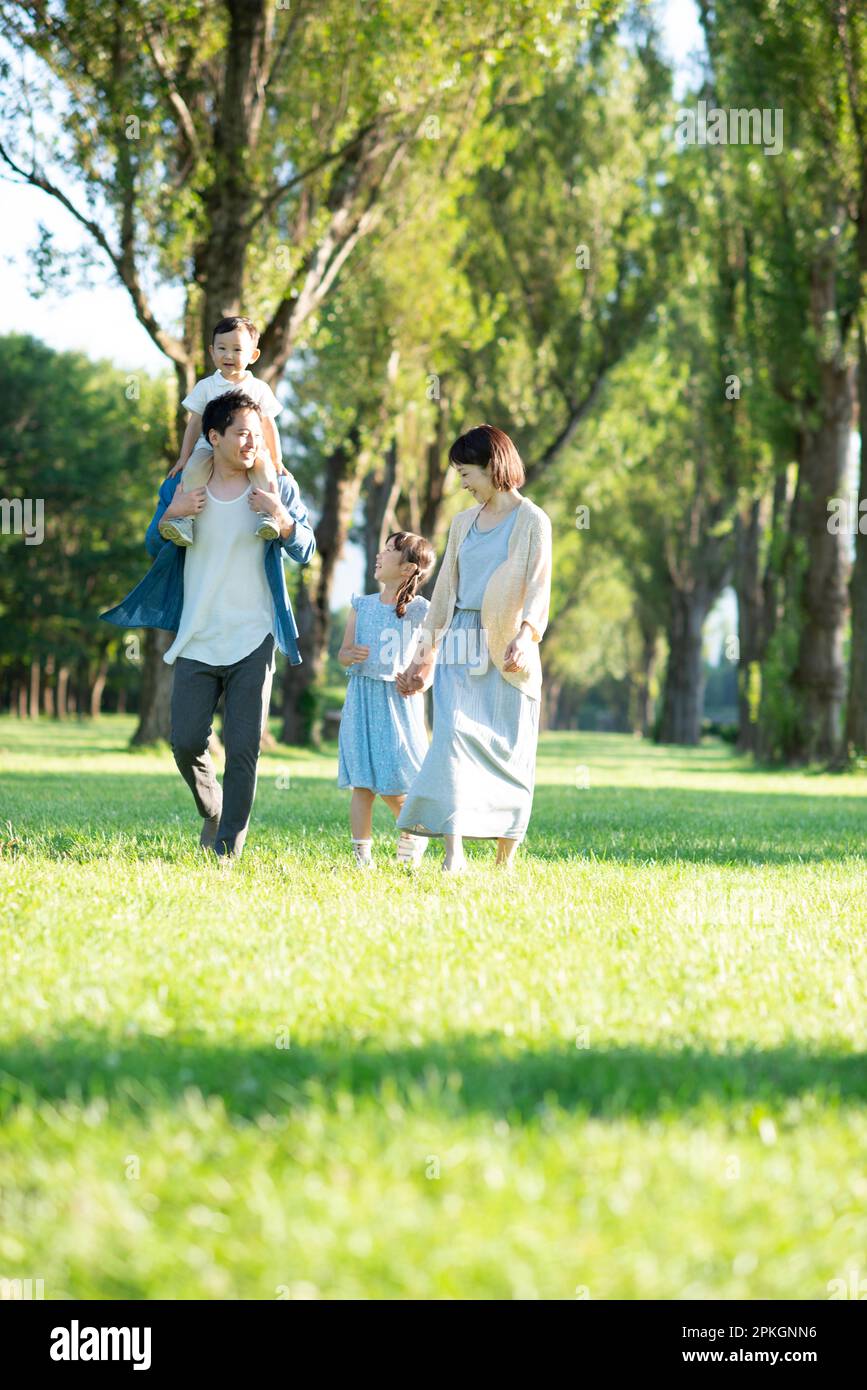 Family of four people main picture hi-res stock photography and images ...
