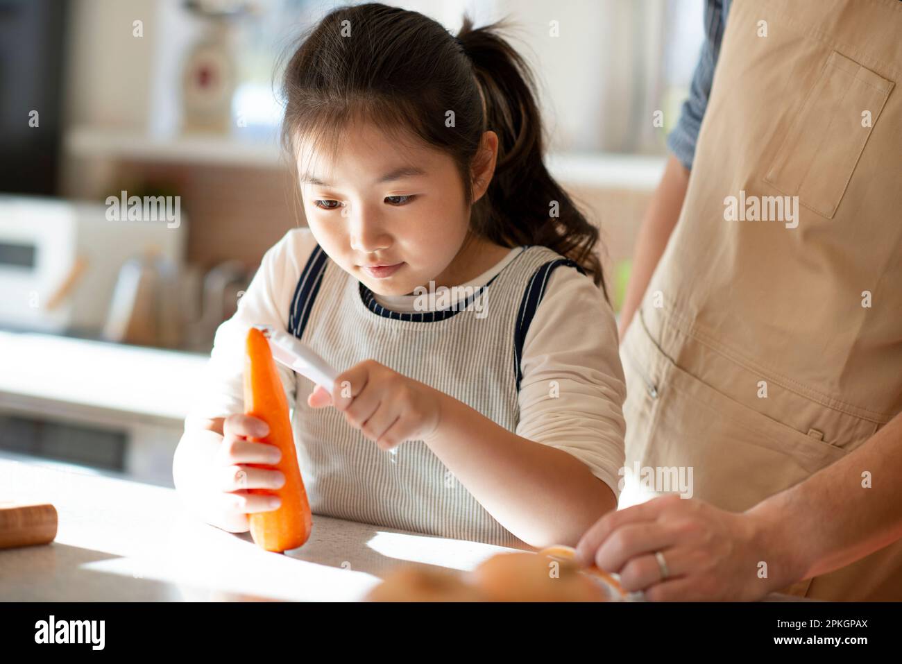 Parent and child cooking in the kitchen Stock Photo - Alamy