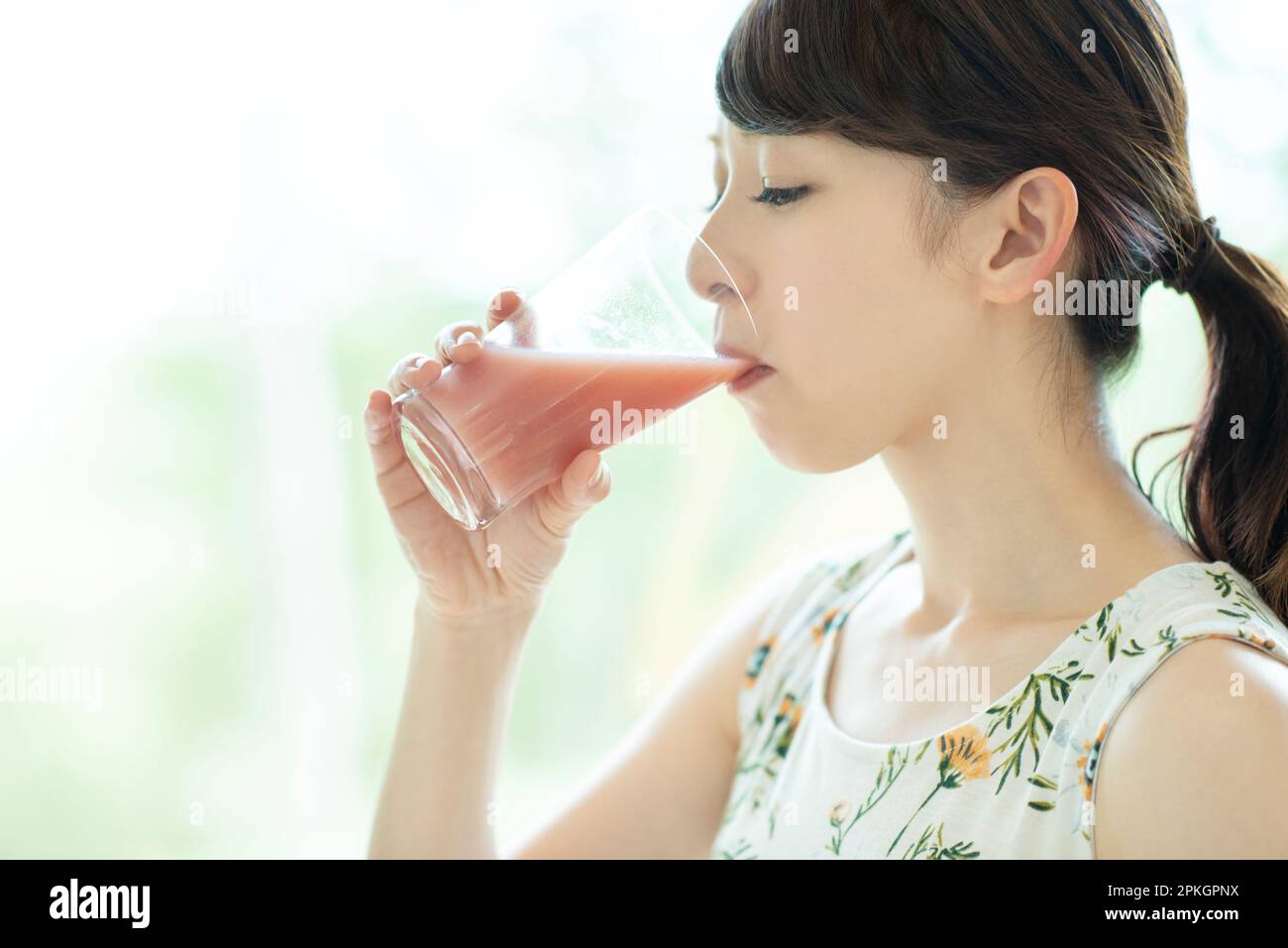Woman drinking a smoothie Stock Photo - Alamy