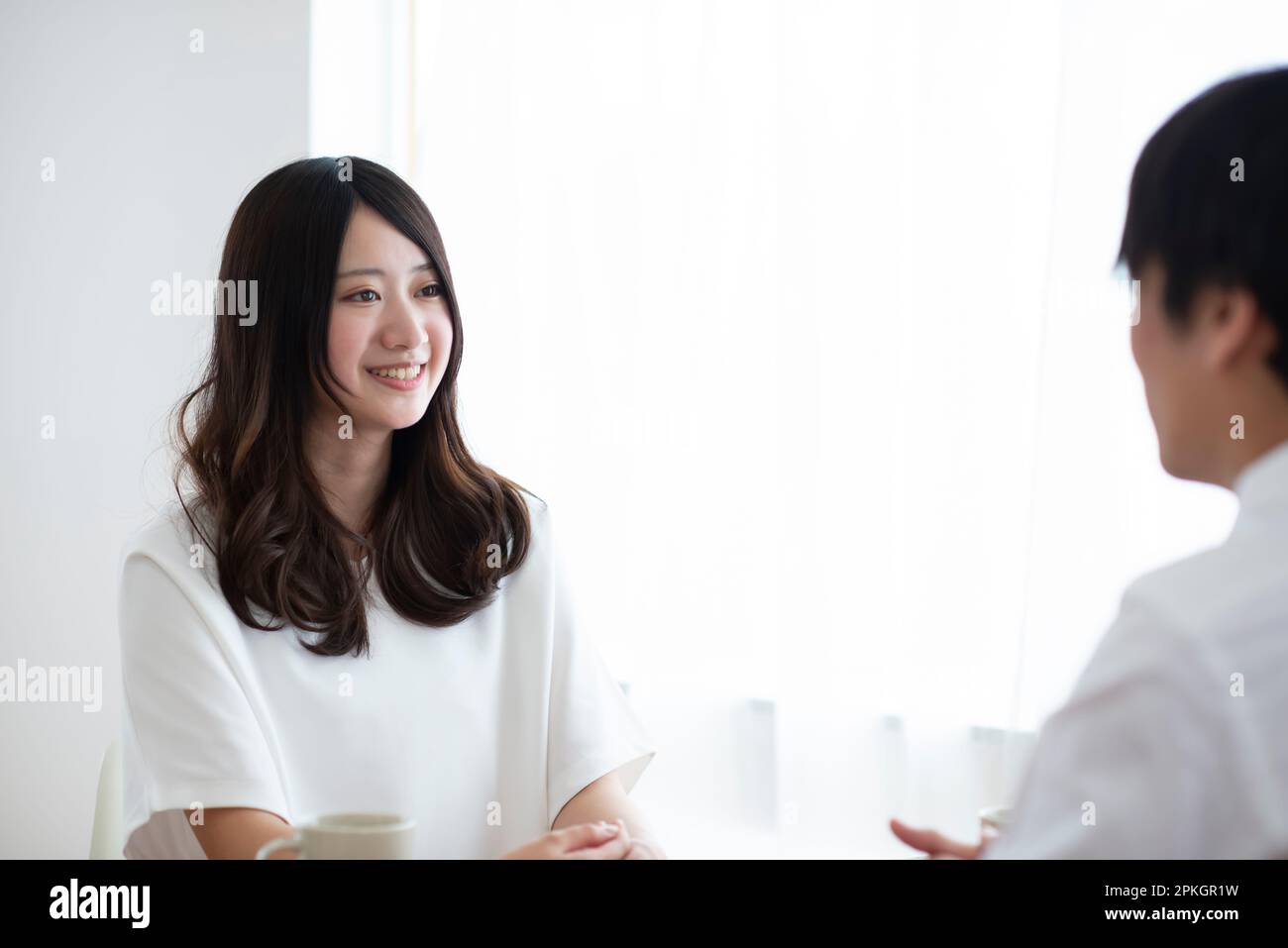 Teenage couple talking hi-res stock photography and images - Alamy