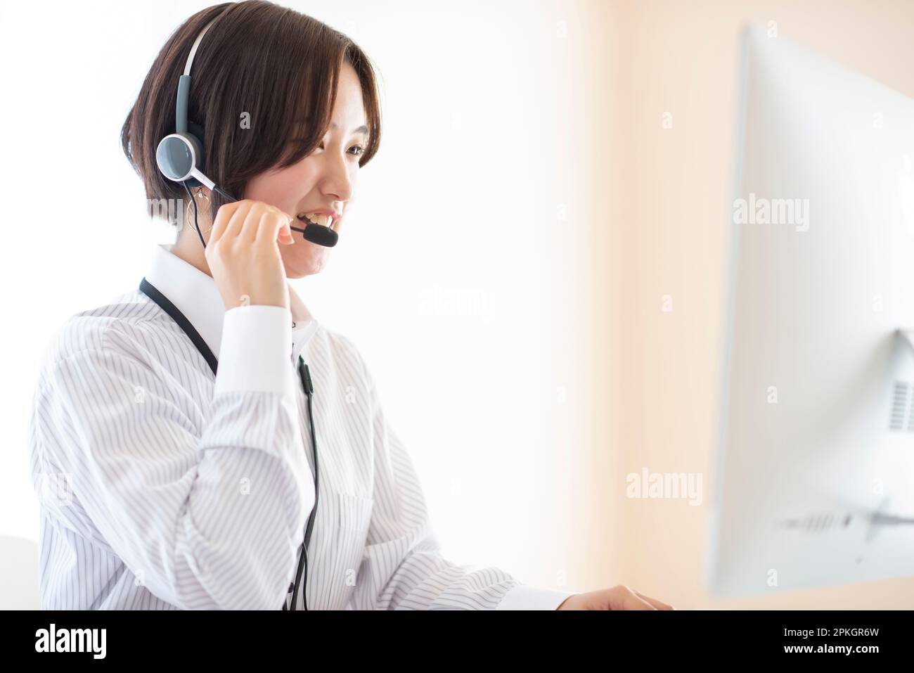 Asian operator hi-res stock photography and images - Alamy