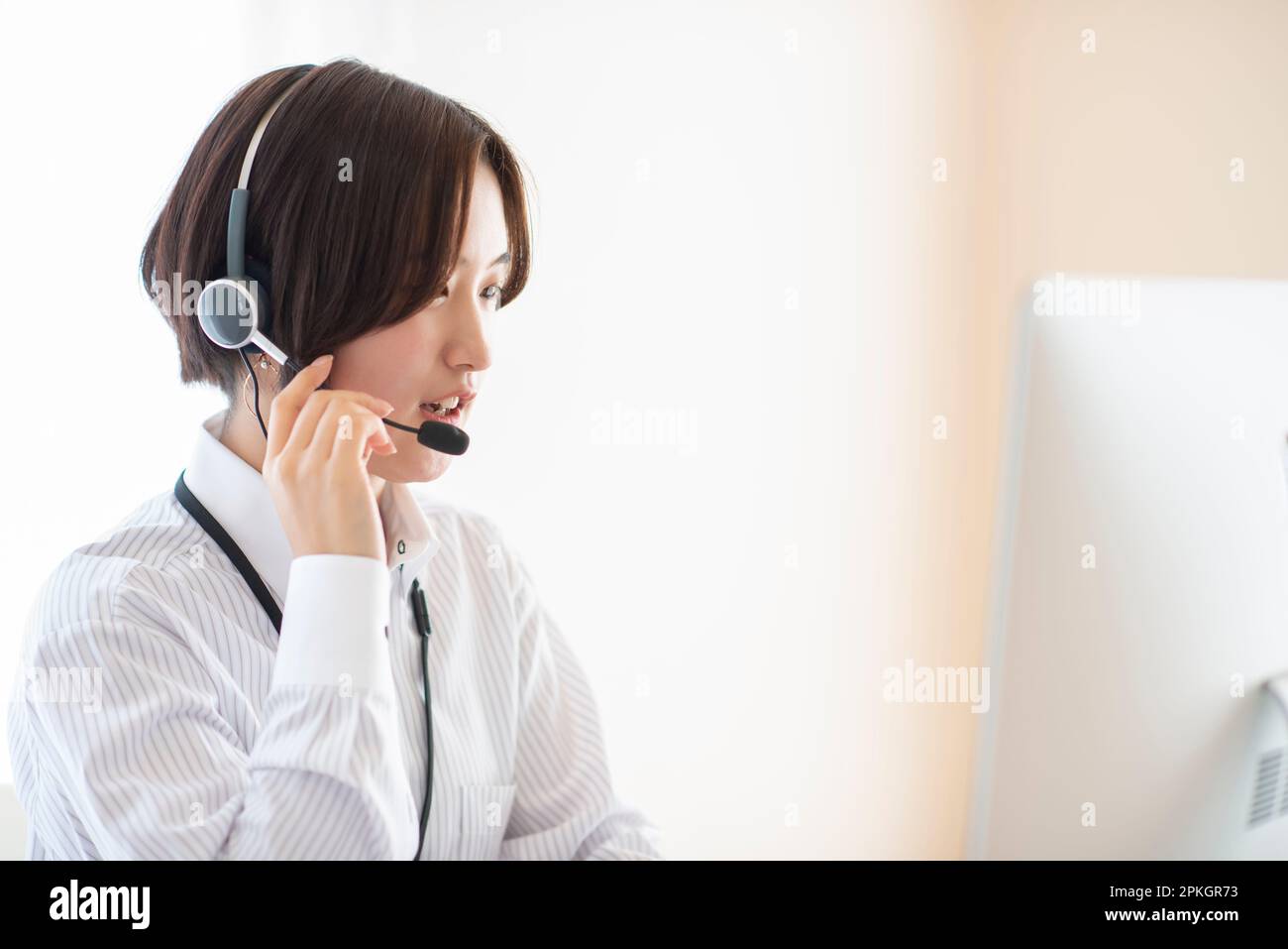 Female operator hi-res stock photography and images - Alamy