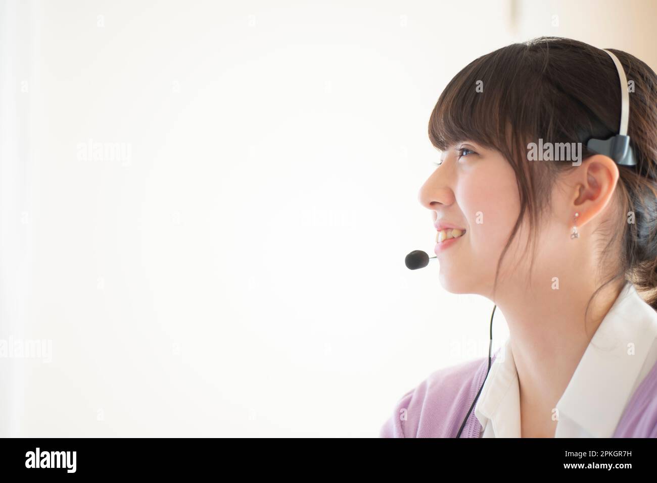 Profile female office receptionist hi-res stock photography and images ...