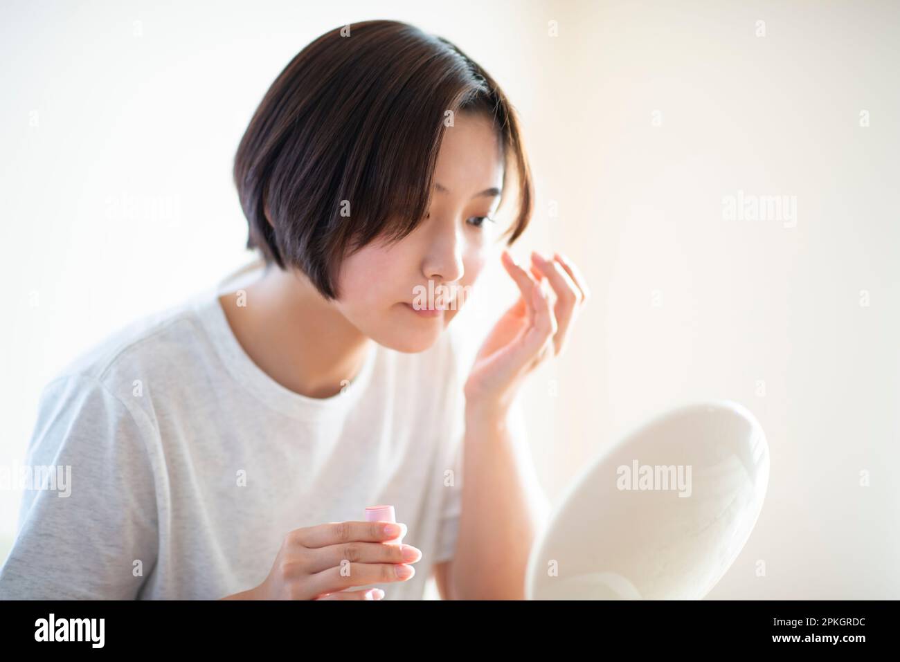 Women Doing Makeup Stock Photo - Alamy