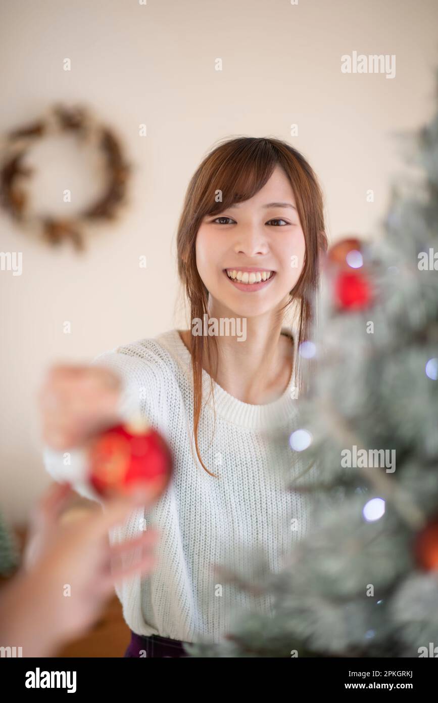 Decorating a tree hi-res stock photography and images - Alamy