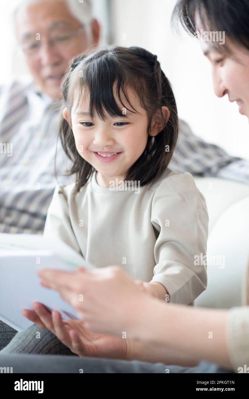 Parent reading to child 70s hi-res stock photography and images - Alamy