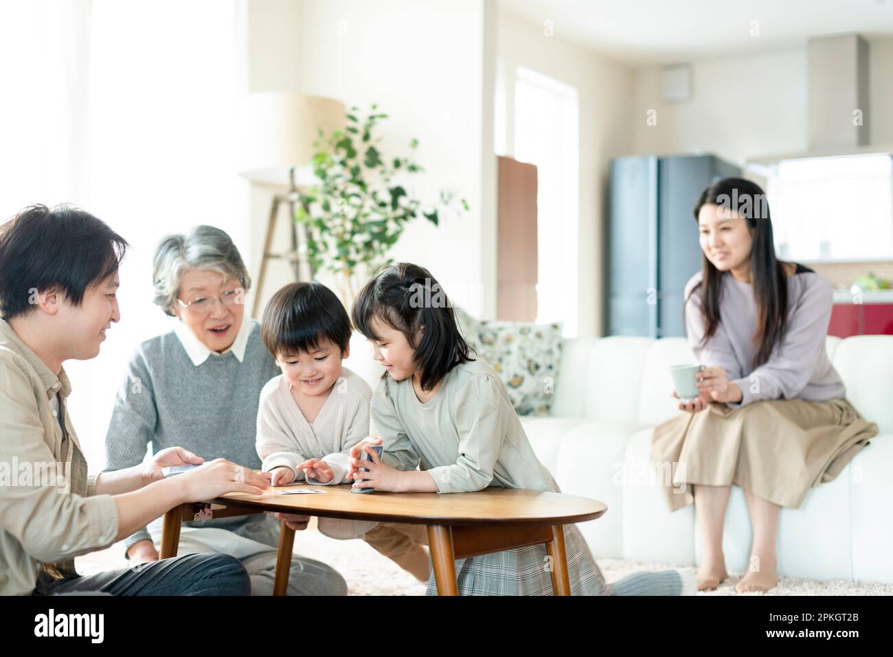 Three generations table hi-res stock photography and images - Alamy