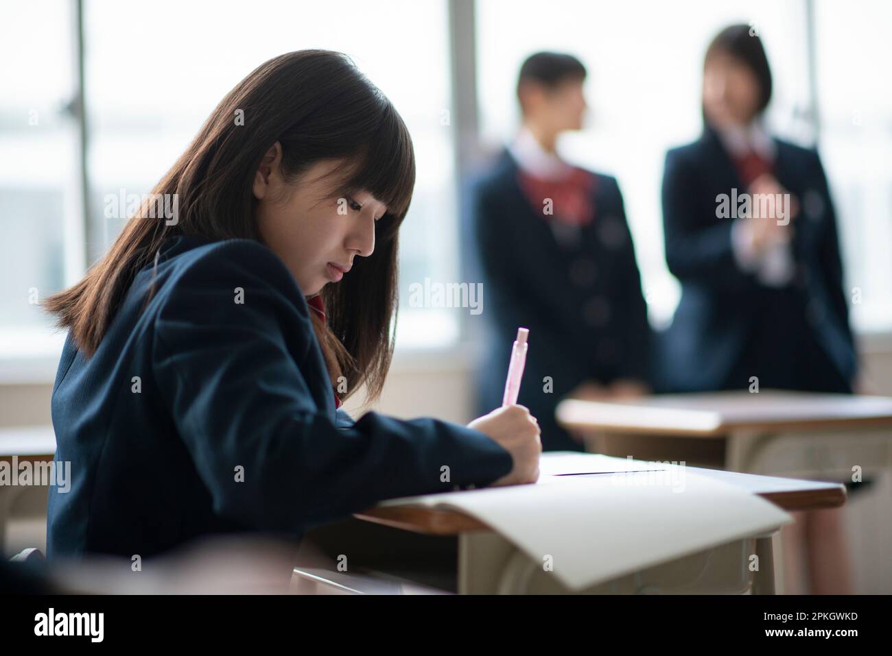 Asian girl desk classroom hi-res stock photography and images - Alamy