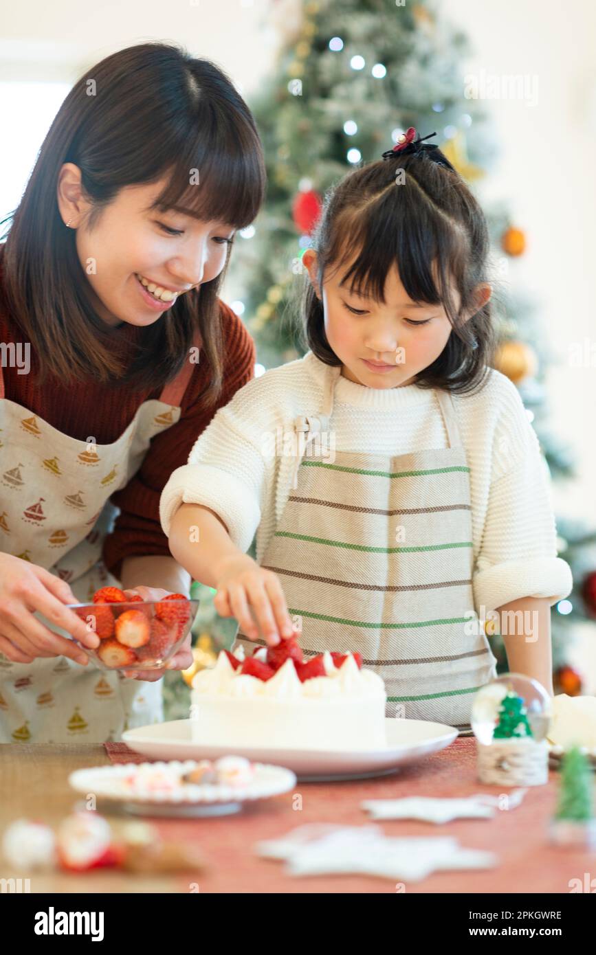 Parents and children making a cake Stock Photo - Alamy