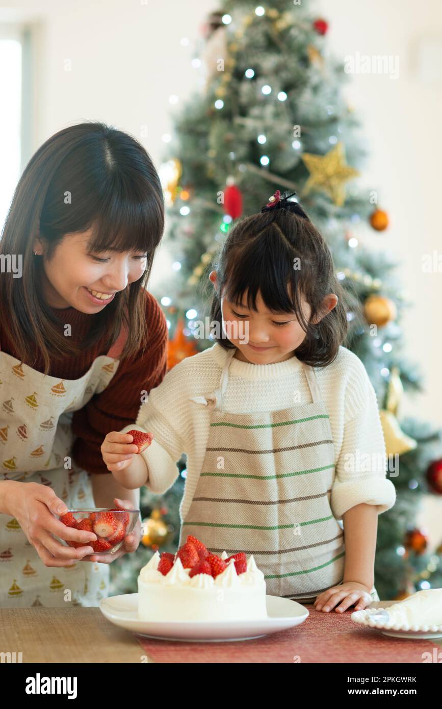 Parents and children making a cake Stock Photo - Alamy
