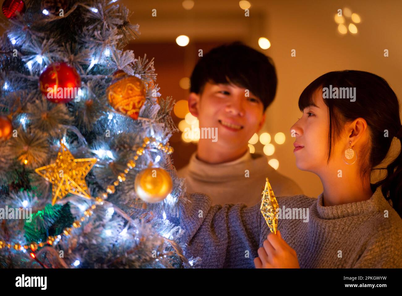 Two at a party christmas talking hi-res stock photography and images - Alamy