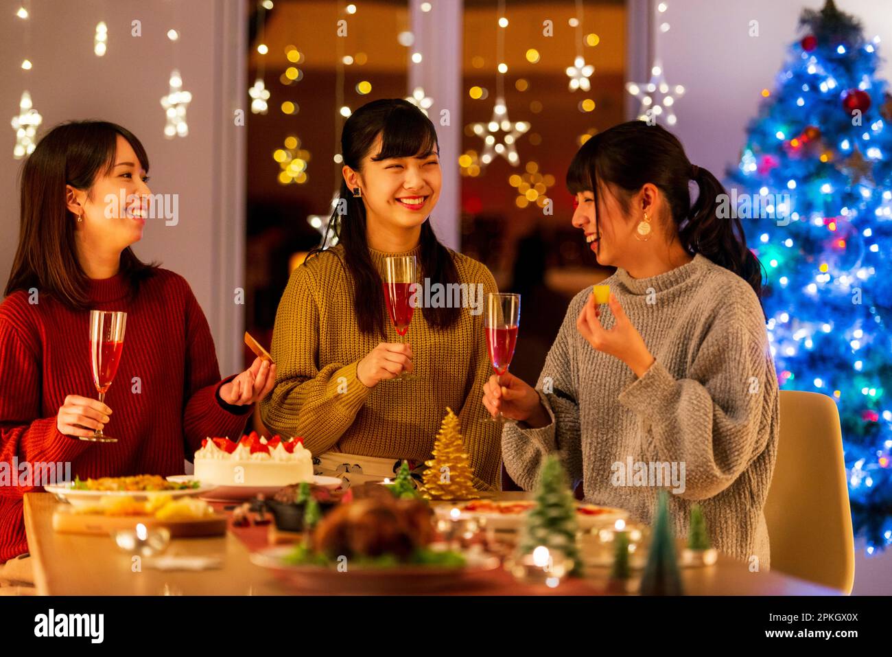 Woman chatting at a Christmas party Stock Photo - Alamy