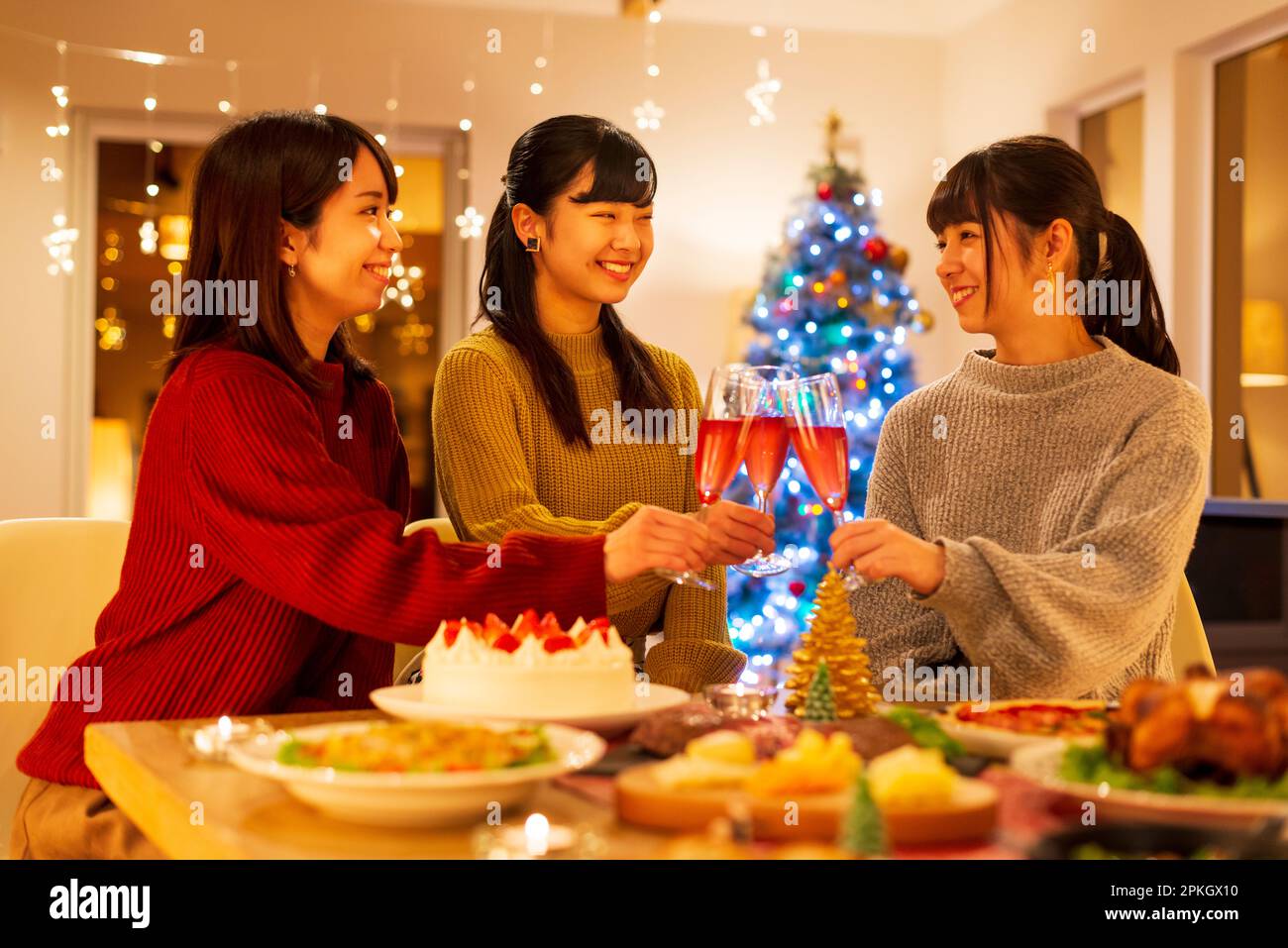 Person making a toast to group hi-res stock photography and images - Alamy