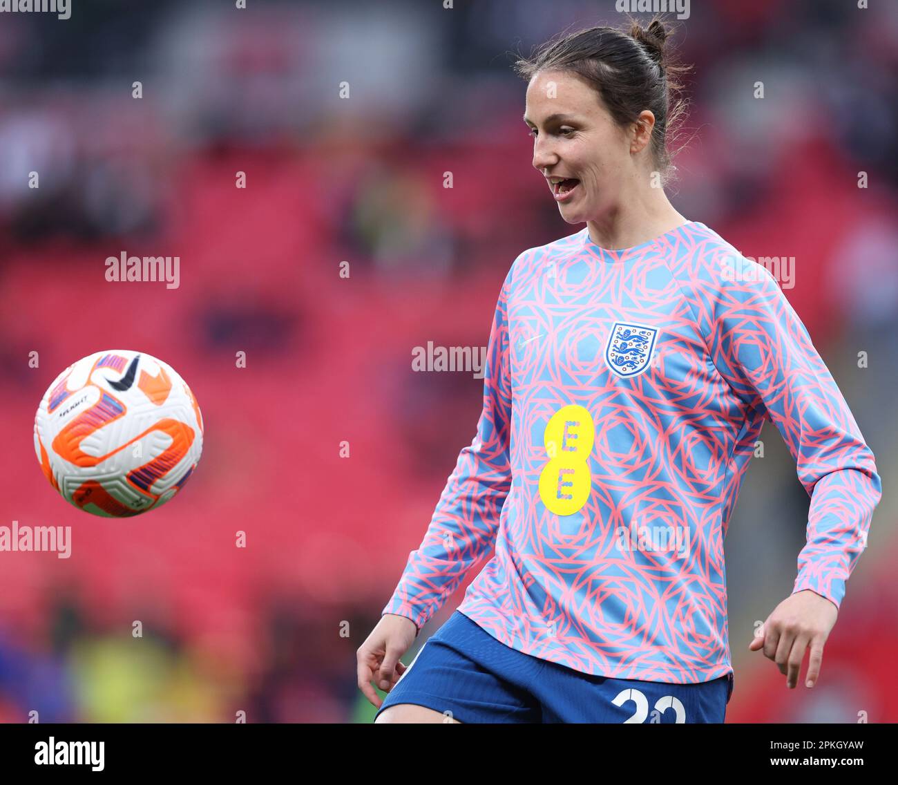 London, UK. 6th Apr, 2023. Lotte Wubben-Moy of England warms up before ...